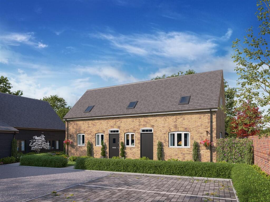 3 bedroom detached house for sale in Wyatts Green Road, Doddinghurst, CM15