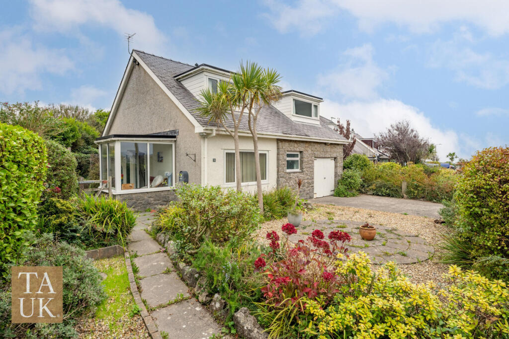 4 bedroom detached house for sale in Nant Bychan, Moelfre, LL72