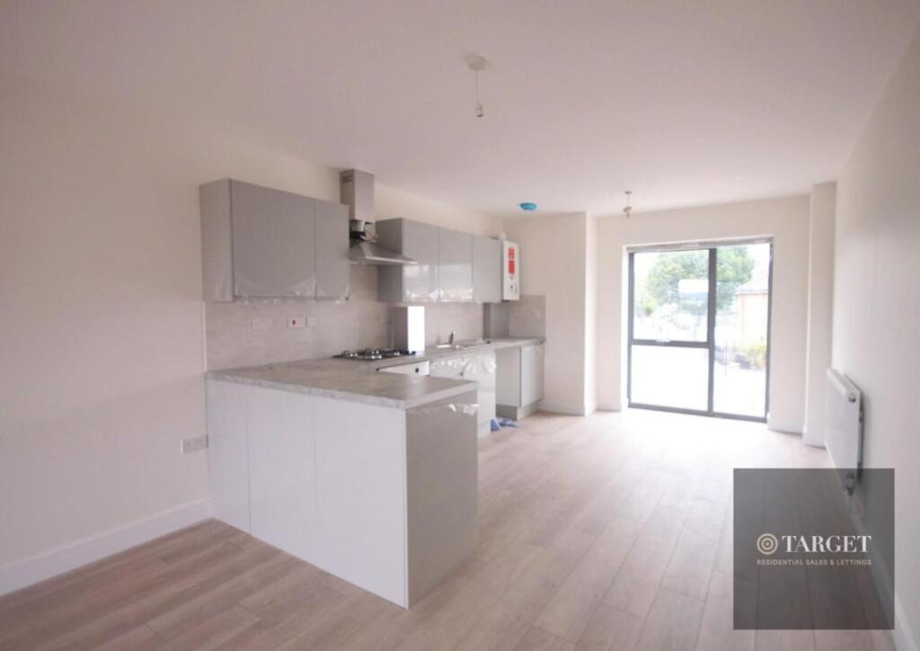 3 bedroom flat for rent in Hertford Road, EN3