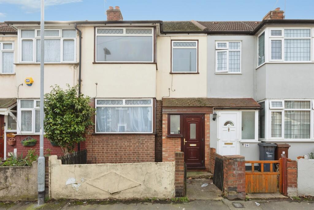 3 bedroom terraced house for sale in Eldred Road, Barking, IG11