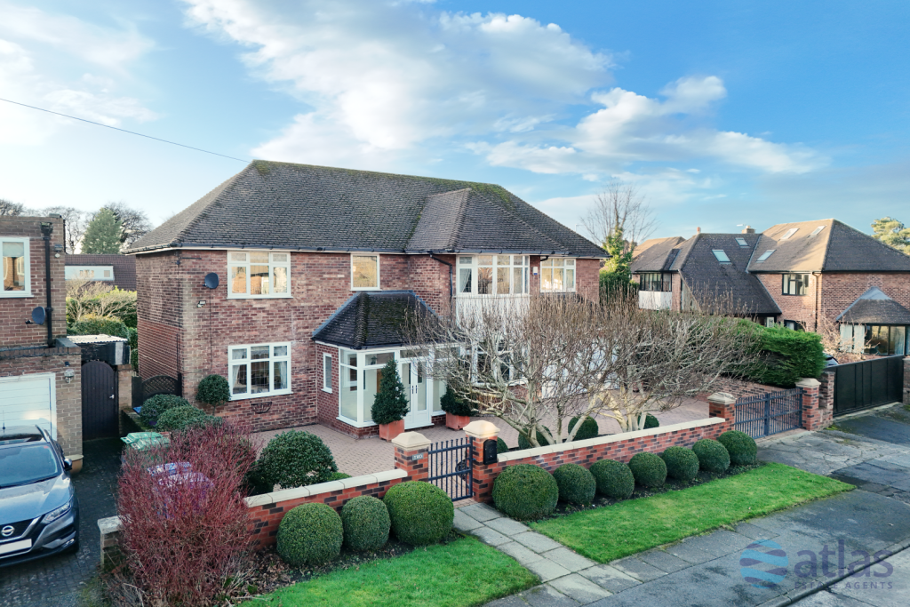 4 bedroom detached house for sale in Aldbourne Close, Woolton, L25