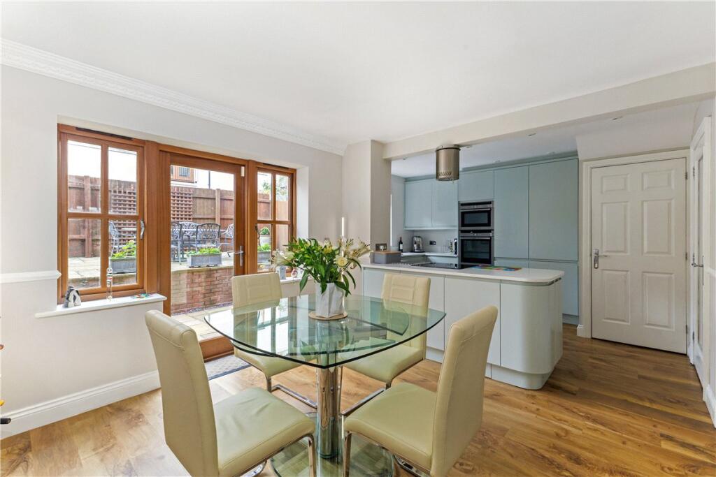 4 bedroom terraced house for sale in Cromwell Court, Marlborough ...