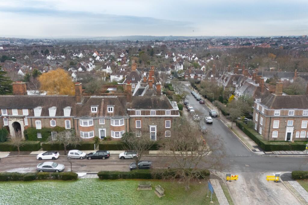 5 bedroom end of terrace house for sale in 8 North Square, Hampstead ...