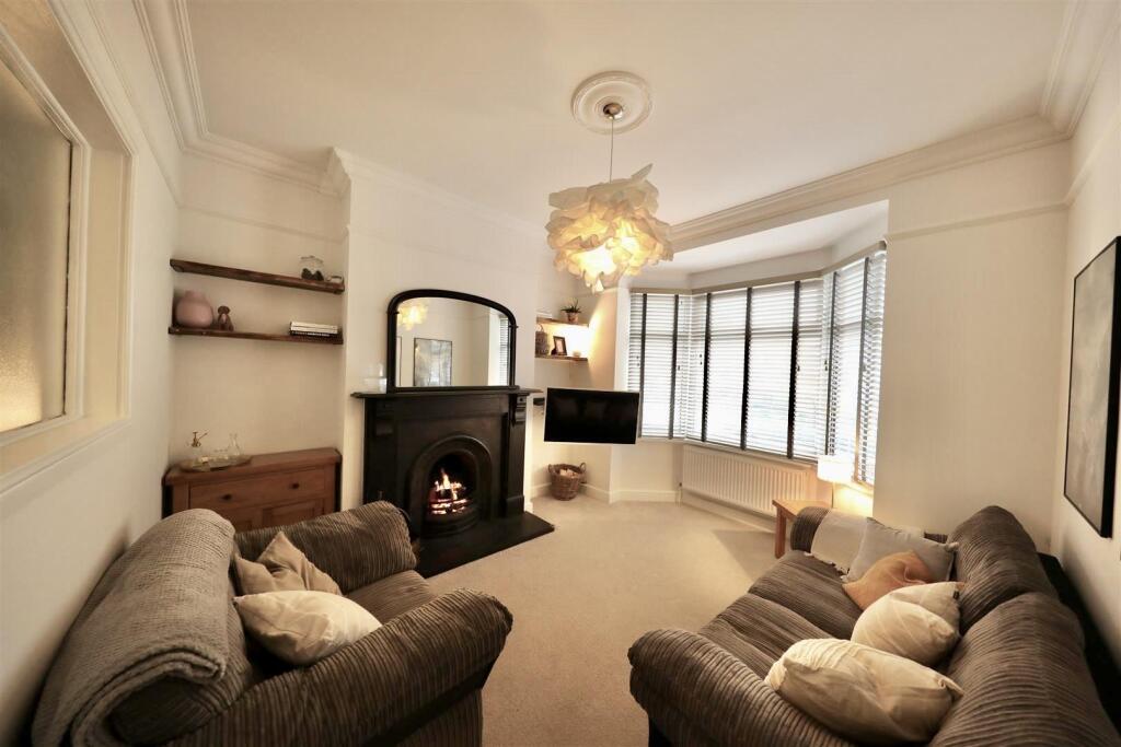 2 bedroom terraced house for sale in Perth Street, Hull, HU5