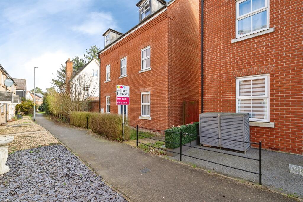 4 bedroom detached house for sale in Ross Walk, THETFORD, IP24