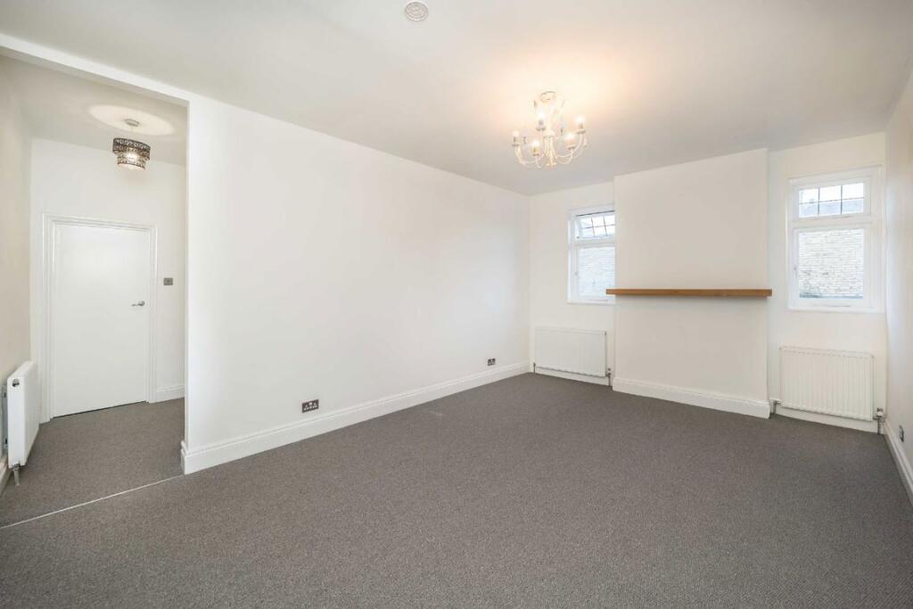 2 bedroom flat for rent in Red Lion Square, Wandsworth, SW18