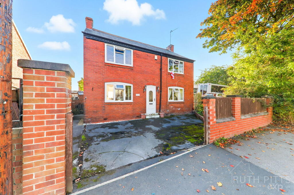 4 bedroom detached house for sale in Westfield Lane, South Elmsall, WF9