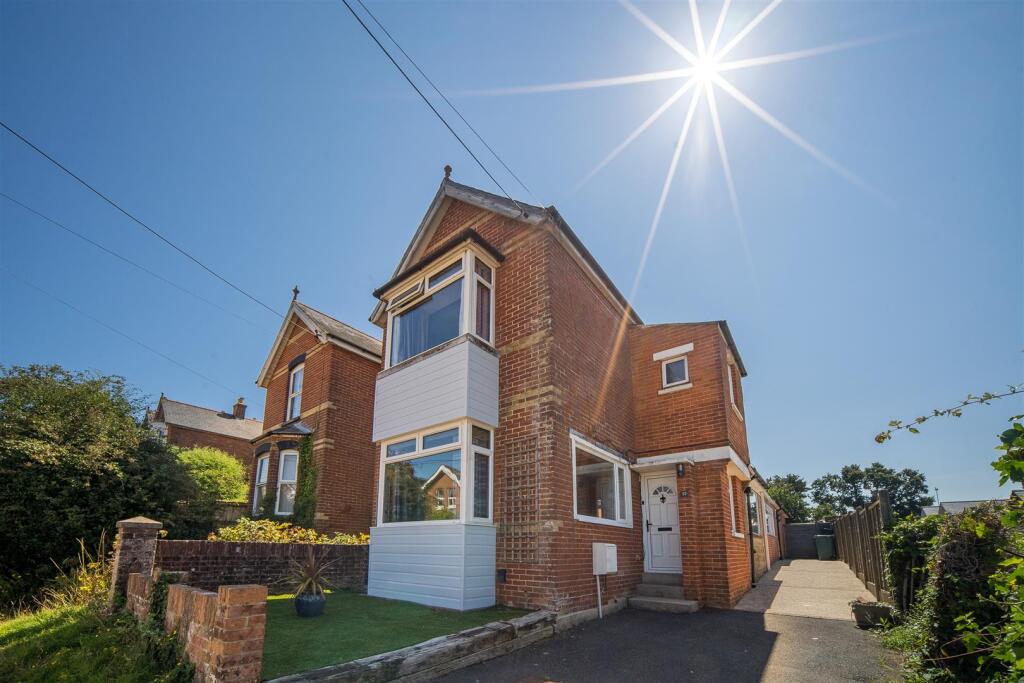 3 bedroom house for sale in Hilton Road, Cowes, PO31