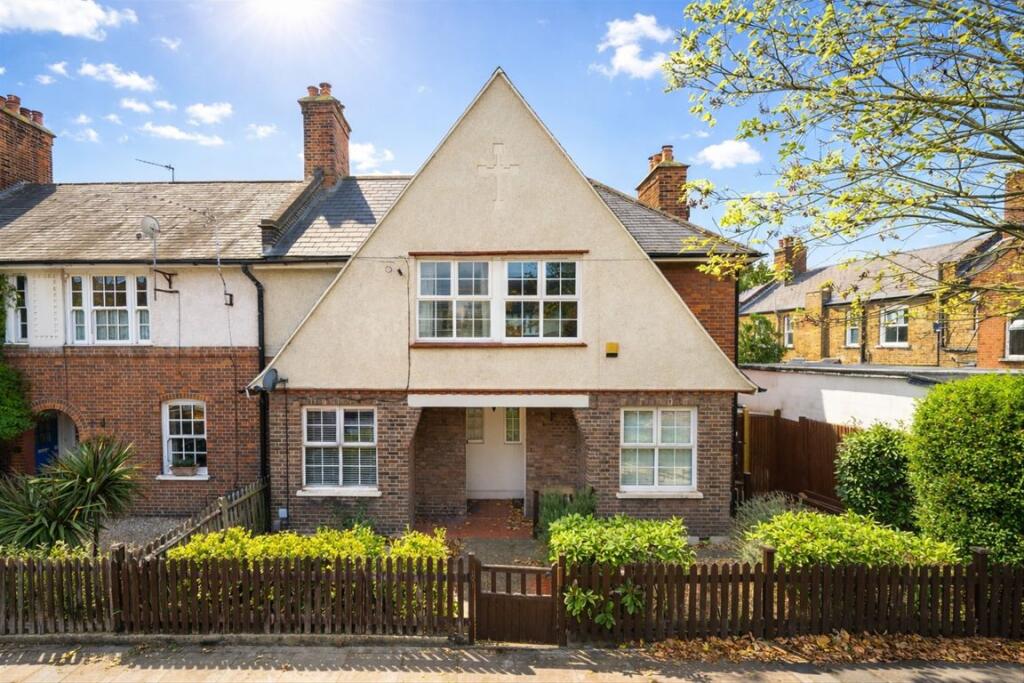 2 bedroom terraced house for sale in Lessingham Avenue, Tooting, SW17