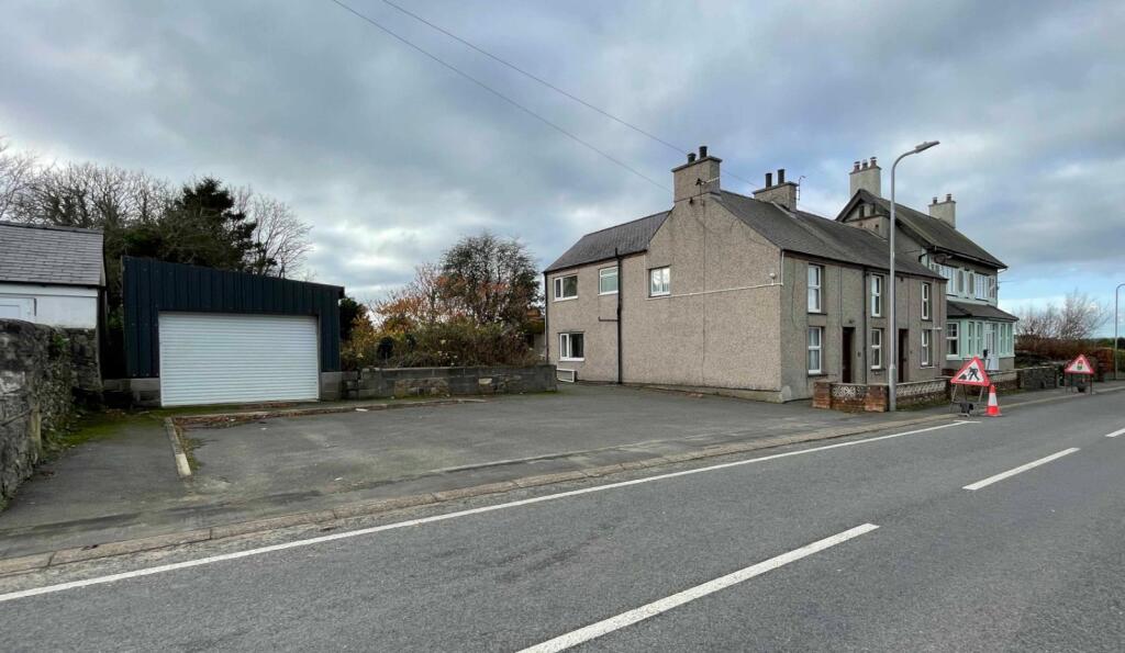 3 bedroom semi-detached house for sale in Newborough ...