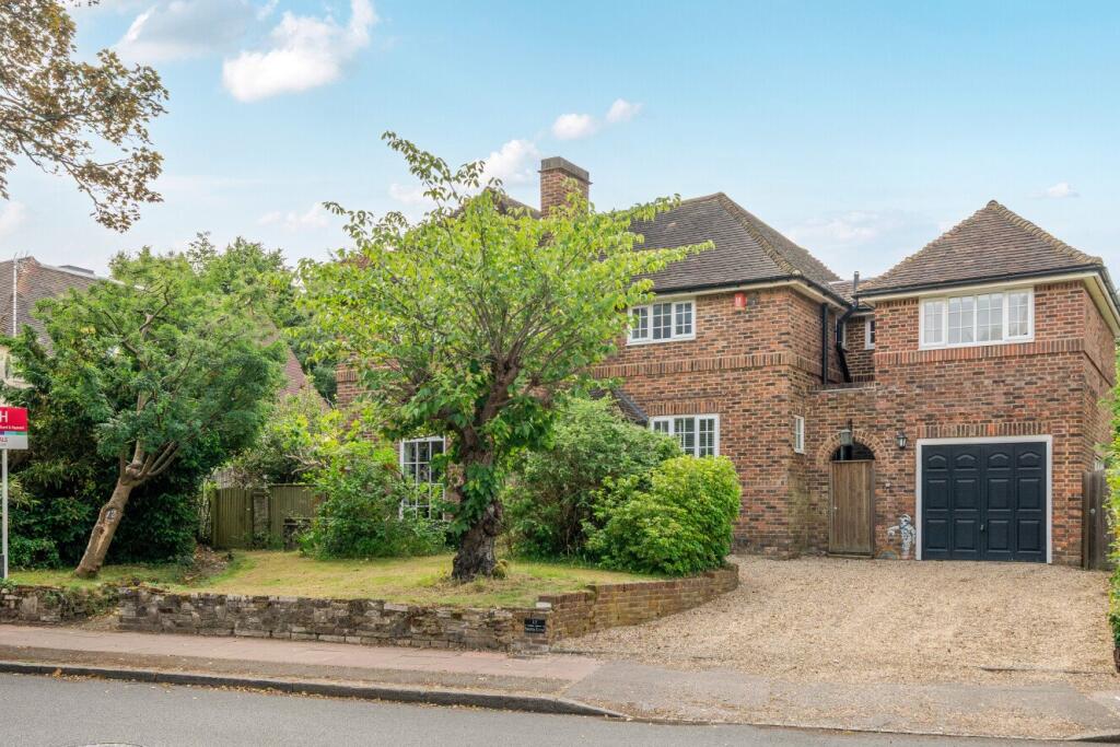 5 bedroom detached house for sale in Scotts Lane, Shortlands, Kent, BR2