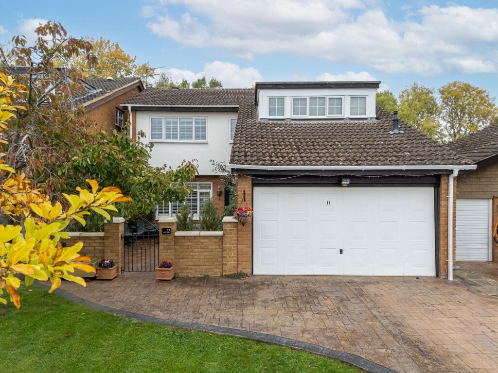 4 bedroom detached house for sale in Amber Drive, Walgrave NN6