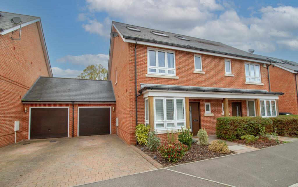4 bedroom semi-detached house for sale in Teaseltun, Fleet, GU51