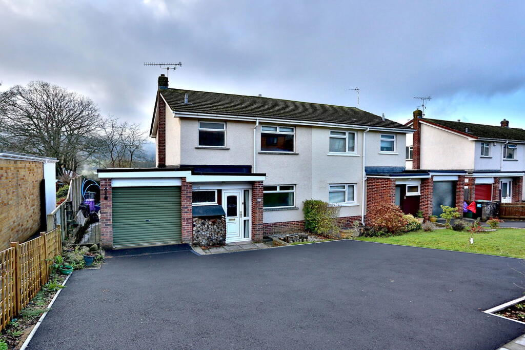 3 bedroom semi-detached house for sale in 29 Delafield Road ...