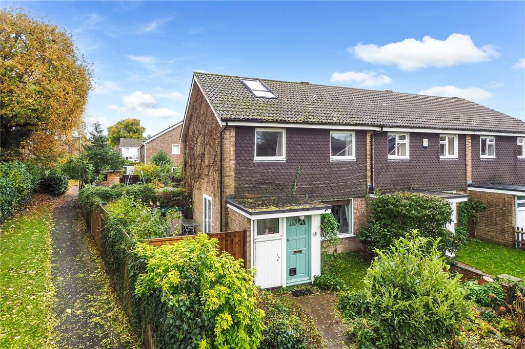 4 bedroom end of terrace house for sale in Butser Walk, Petersfield ...