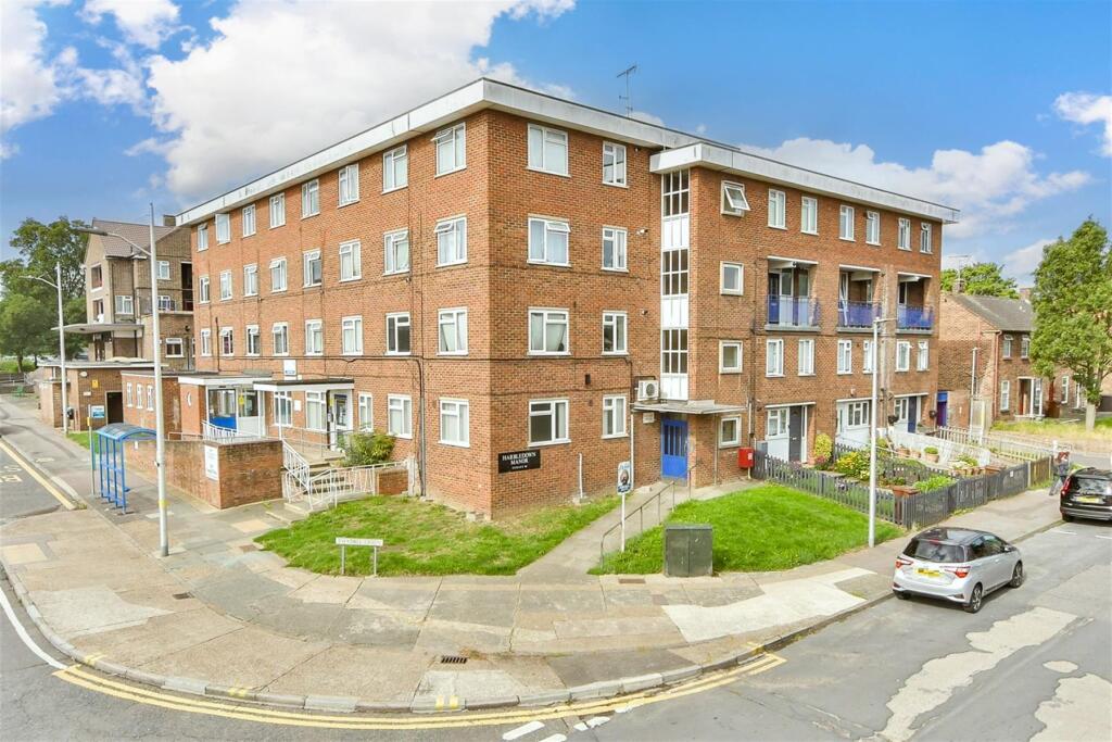 1 bedroom flat for sale in Goudhurst Road, Twydall, Gillingham, Kent, ME8