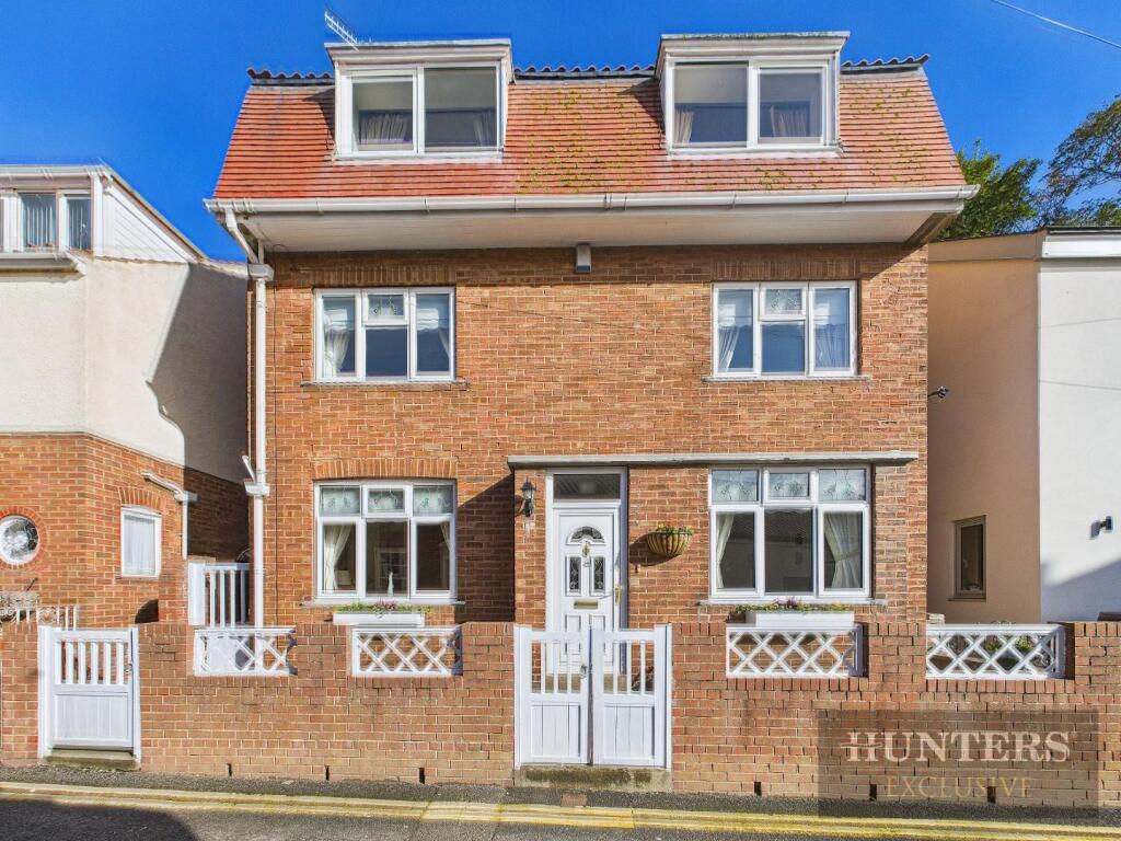 7 bedroom detached house for sale in Quay Street, Scarborough, YO11