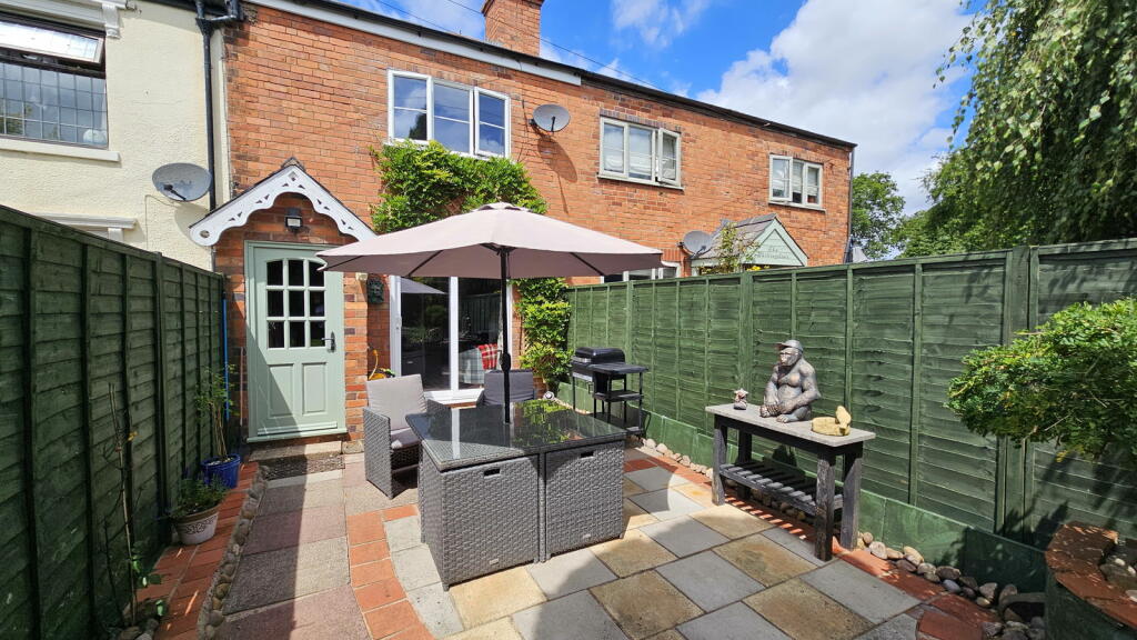 2 bedroom terraced house for sale in ISMERE, Sugar Loaf Lane, DY10