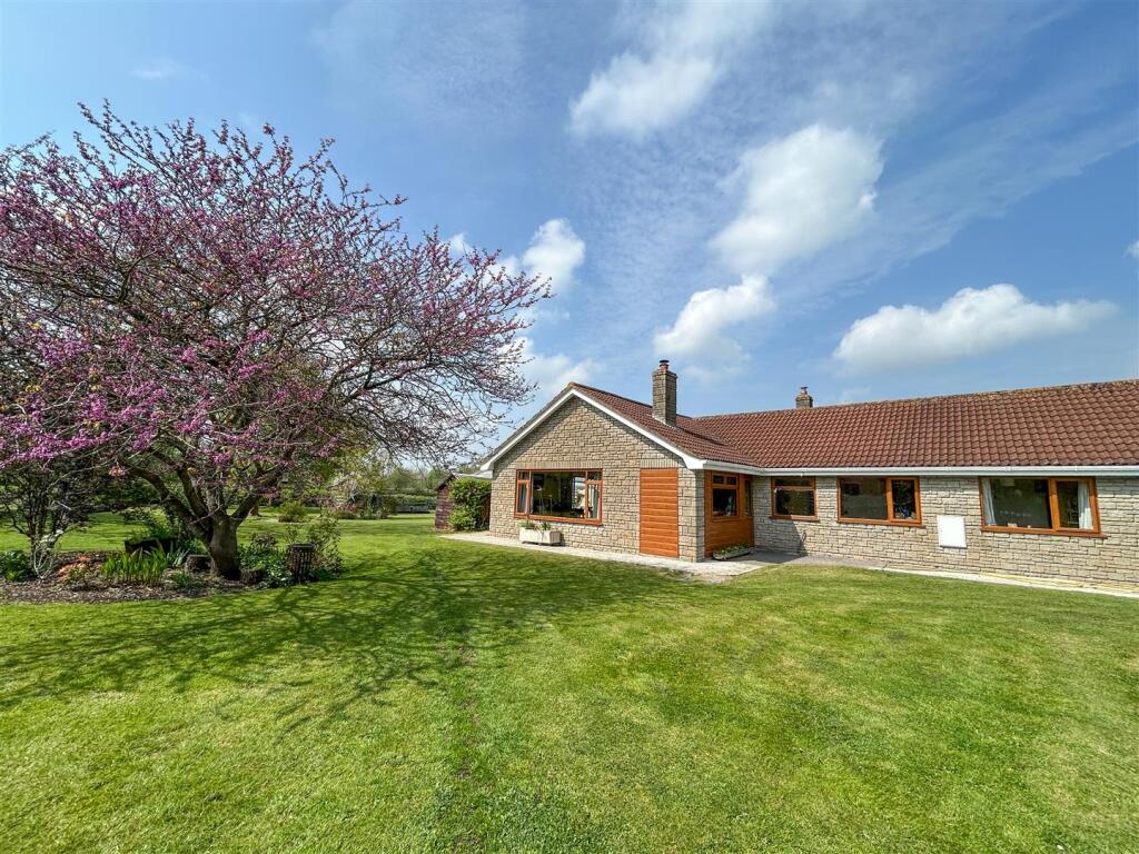 3 bedroom farm house for sale in Holywell Road, Edington, TA7