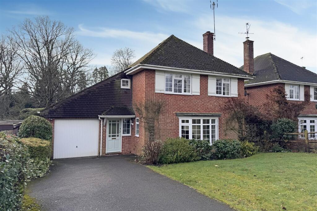 4 bedroom house for sale in Chiddingfold ***No Onward Chain***, GU8