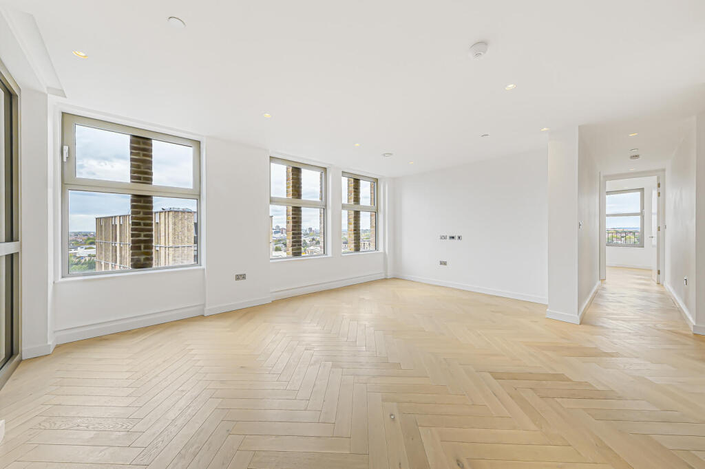 3 bedroom flat for rent in Dudden Hill Lane, London, NW10