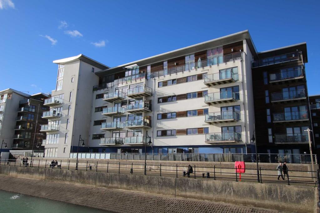 2 bedroom flat for sale in Midway Quay, Eastbourne, BN23 5DA, BN23