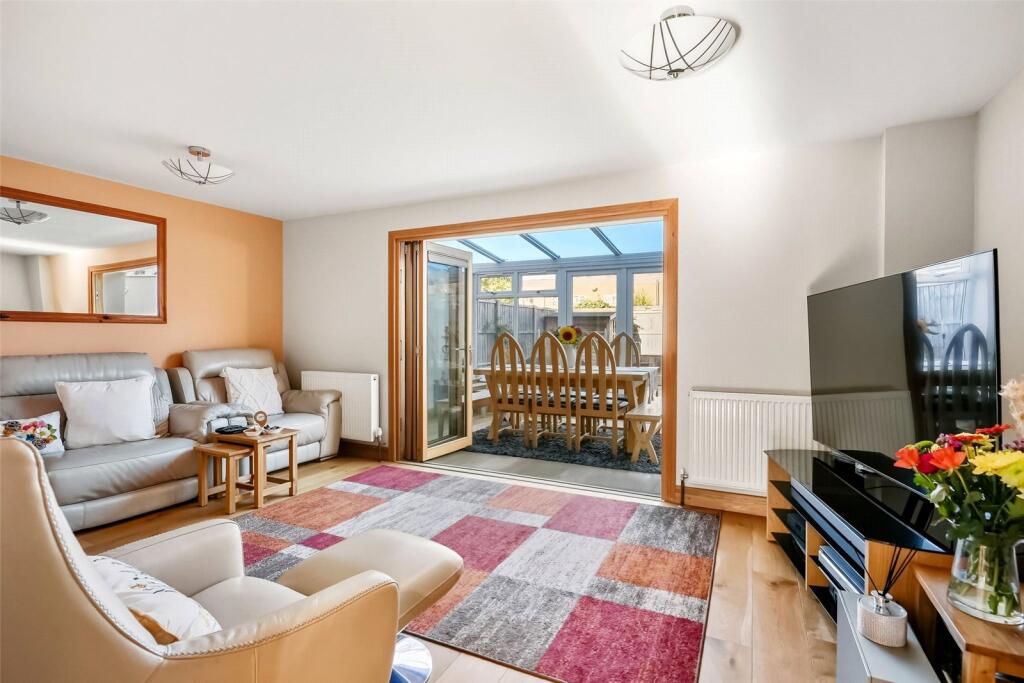 3 bedroom terraced house for sale in Millbourne Road, Hanworth, TW13