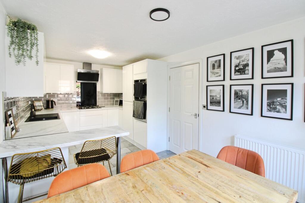 5 bedroom terraced house for sale in Goldstraw Lane, Fernwood, Newark, NG24