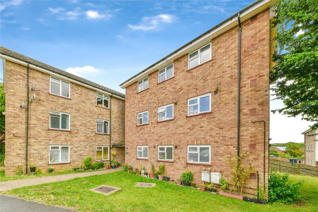 2 bedroom flat for sale in Aubries, Walkern, Stevenage, Hertfordshire, SG2