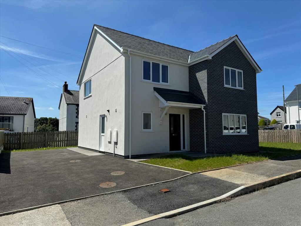 4 bedroom detached house for sale in Llanfair PG,LL61 5EY, LL61