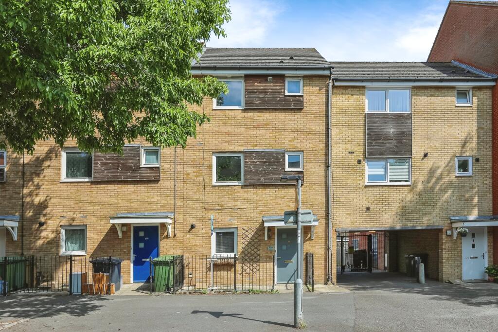 4 bedroom terraced house for sale in Eagle Way, Peterborough, PE7