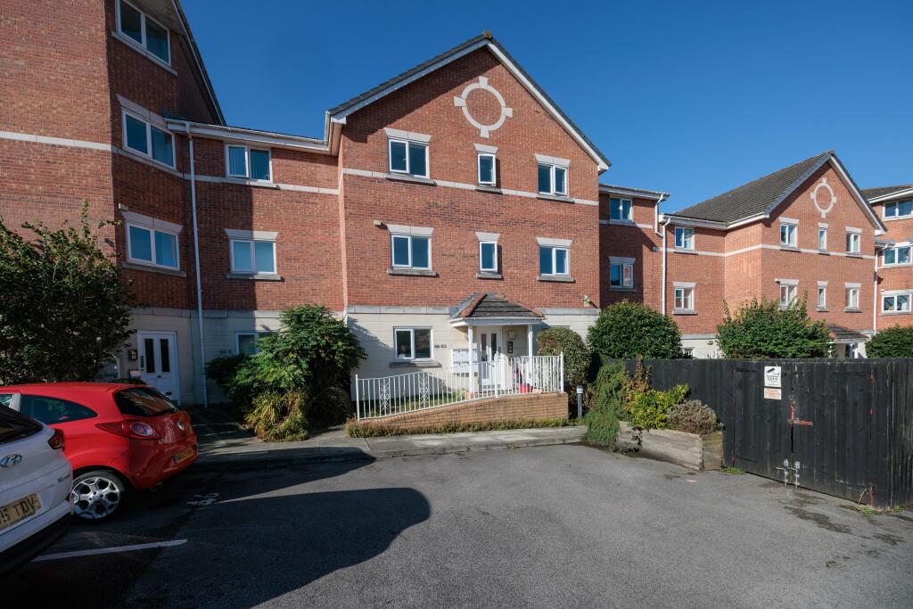 2 bedroom flat for sale in Old Coach Road, Runcorn, WA7