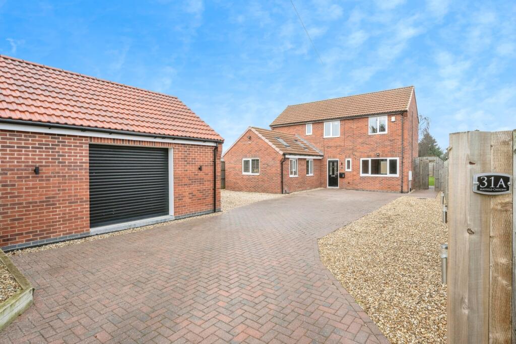 3 bedroom detached house for sale in Mayfield Crescent, New Rossington ...