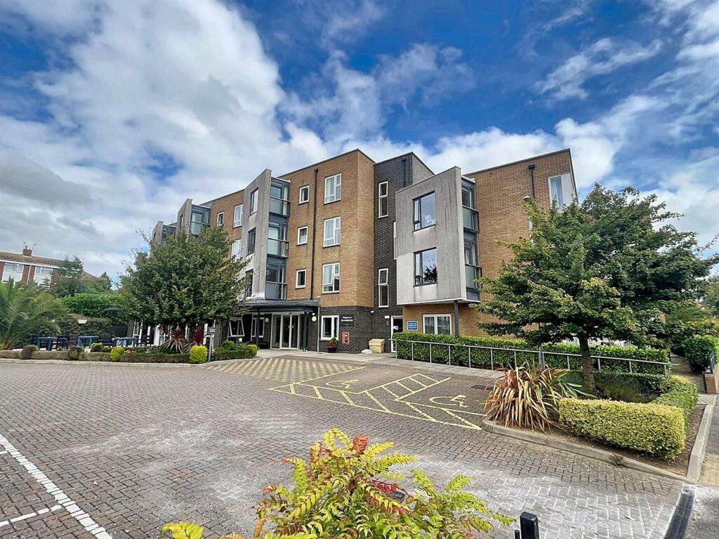 2 bedroom retirement property for sale in Pembury Road, Eastbourne, BN23