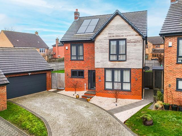 5 bedroom detached house for sale in Yateley Drive, Barton Seagrave, NN15
