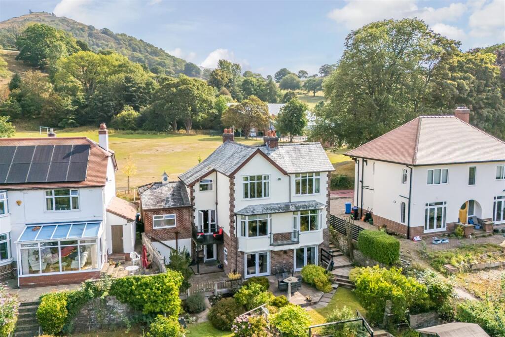 3 bedroom house for sale in Dinbren Road, Llangollen., LL20