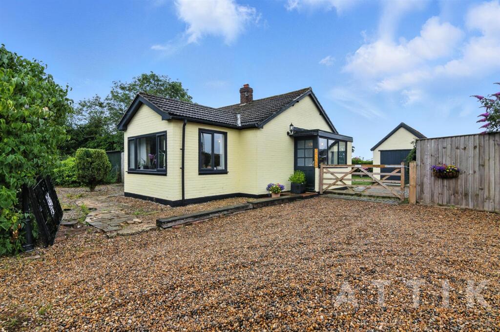 2 bedroom detached bungalow for sale in Walpole Lane, Walpole, IP19