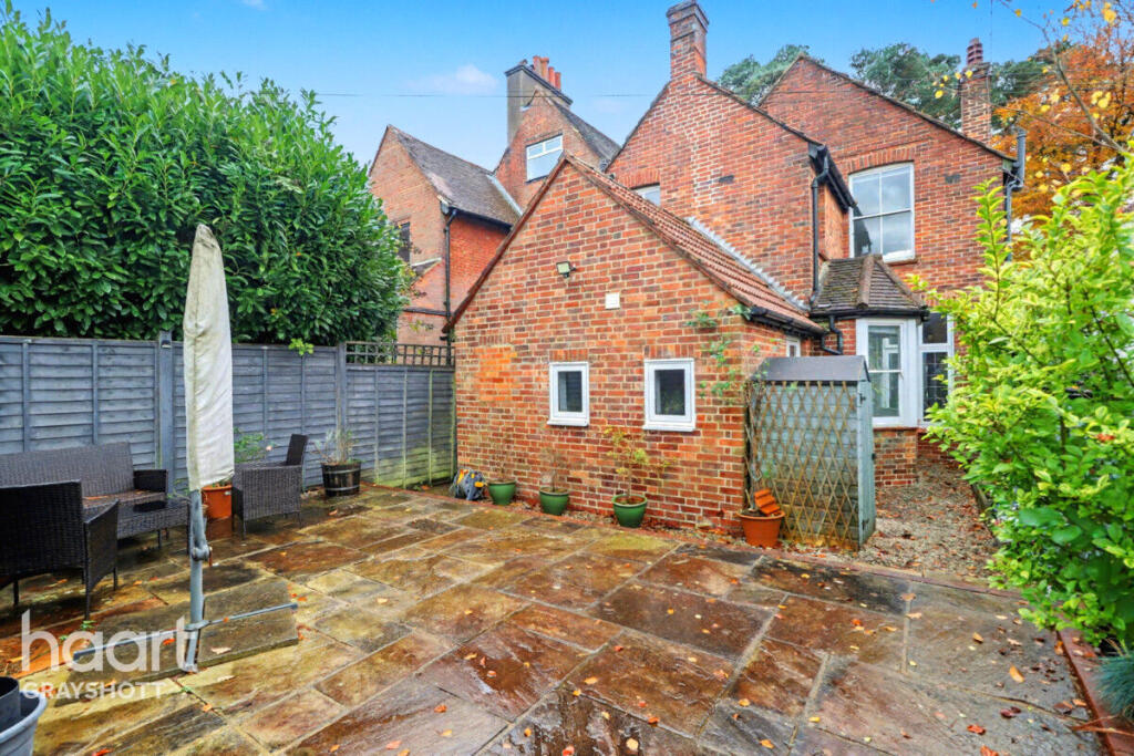 2 bedroom maisonette for sale in Churt Road, Hindhead, GU26