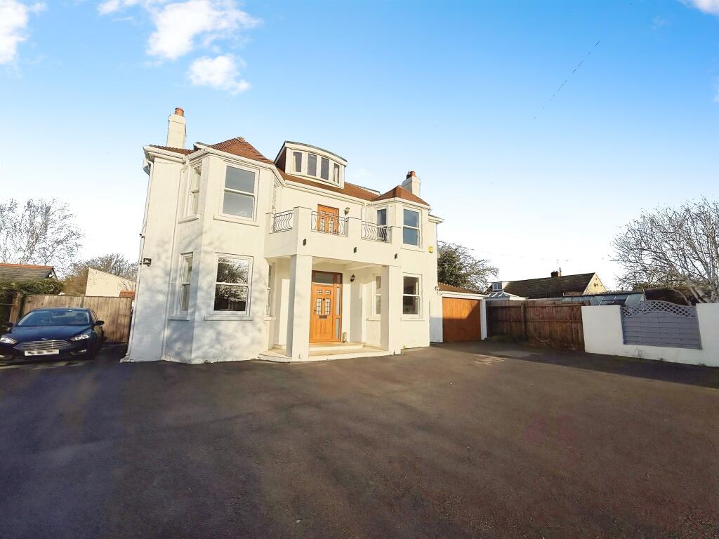 5 bedroom detached house for sale in Fontygary Road, Rhoose, Barry, CF62