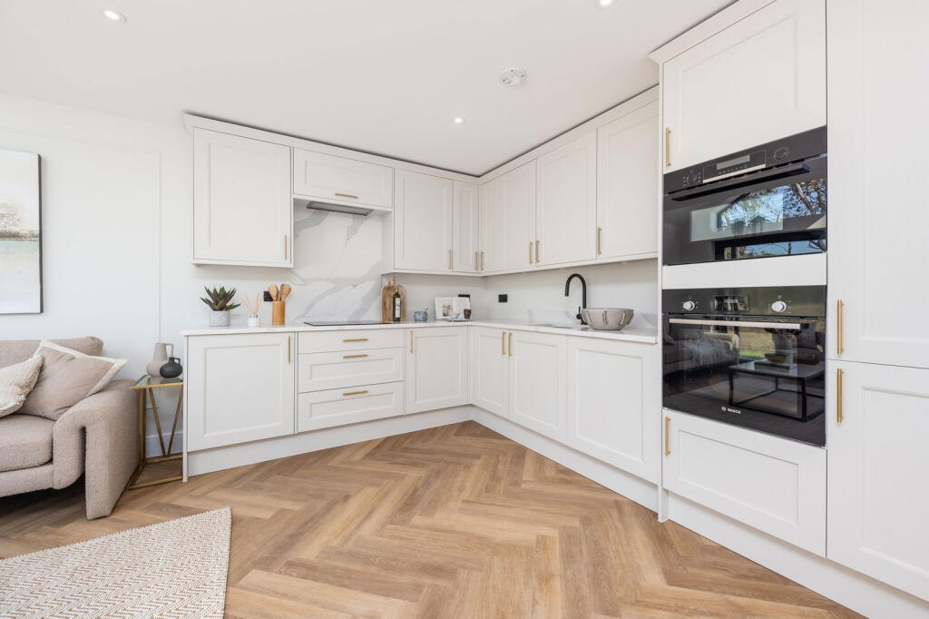 3 bedroom detached bungalow for sale in Orchard Farm, Fawkham Road ...