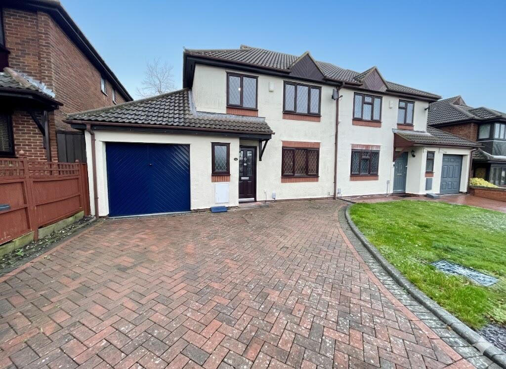 4 bedroom semi-detached house for sale in Charndon Close, Luton ...