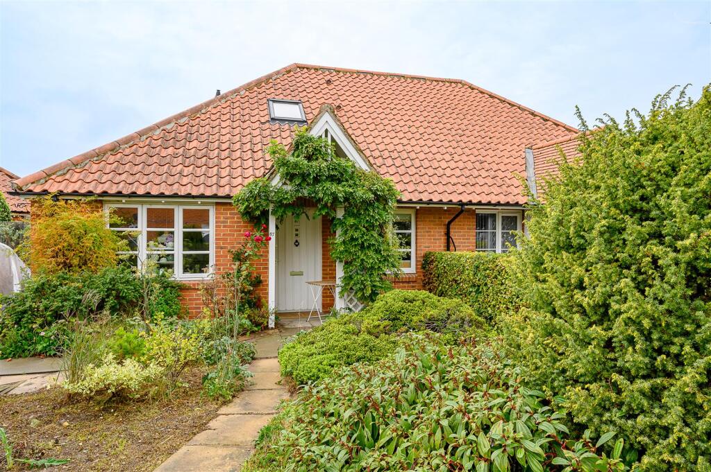2 bedroom semi-detached bungalow for sale in Alder Way, New Earswick ...
