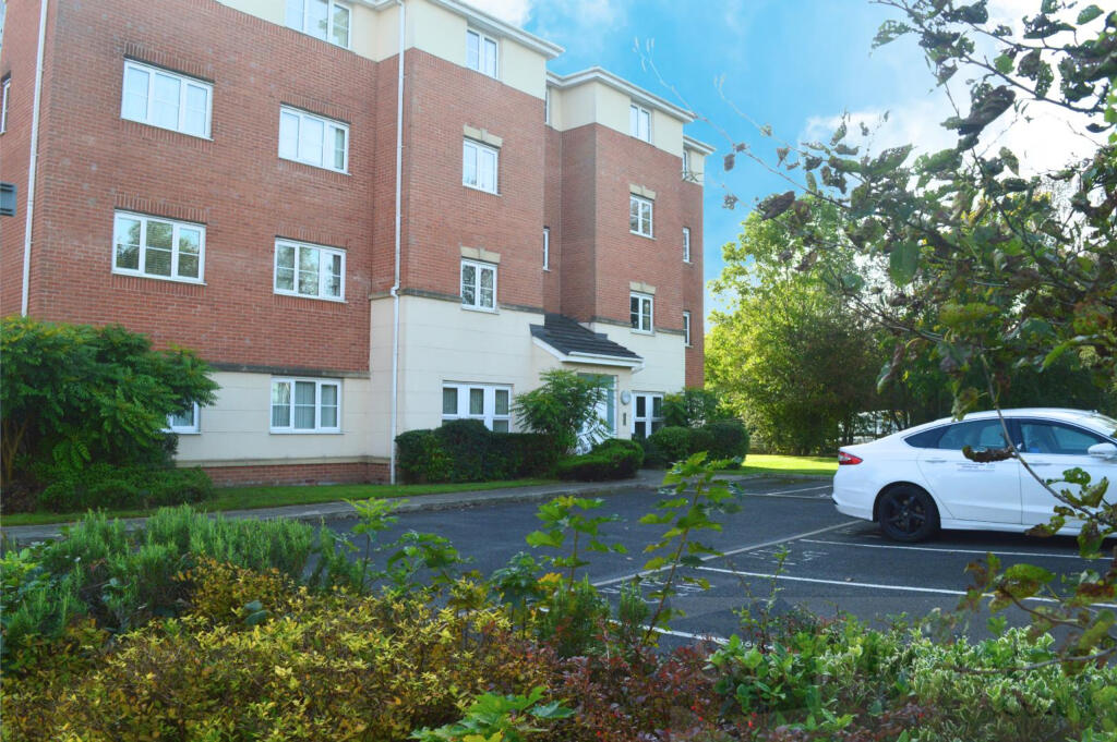 2 bedroom flat for sale in Ledgard Avenue, Leigh, WN7