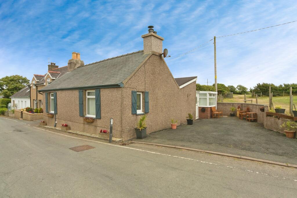 2 bedroom detached house for sale in Sarn Bach, Nr Abersoch, Gwynedd, LL53