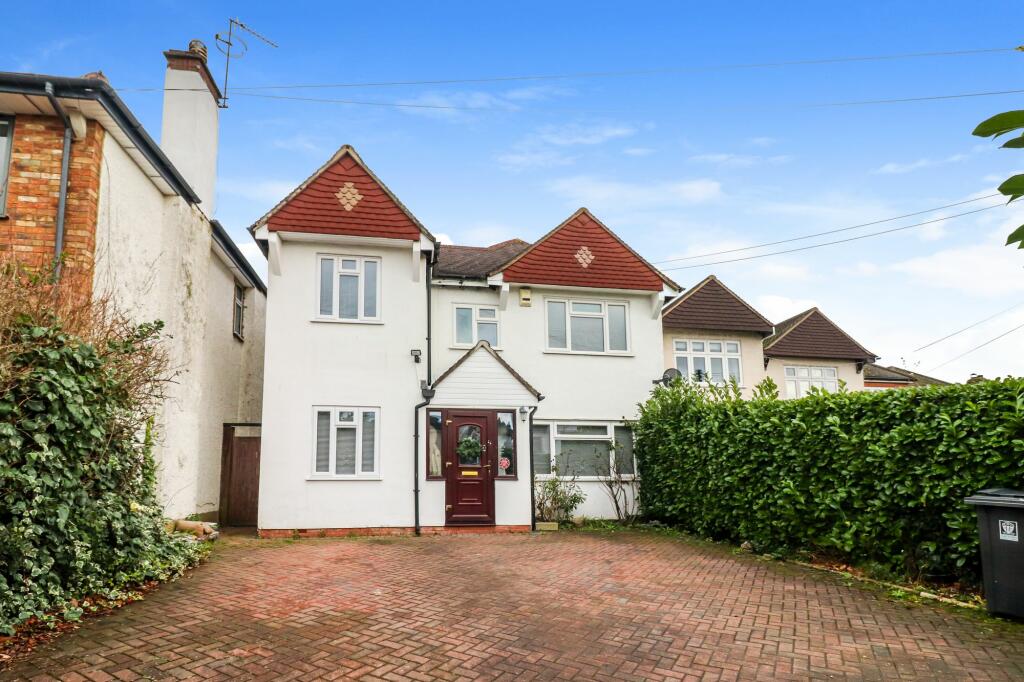 5 bedroom detached house for sale in Courtlands Drive, Watford, WD17