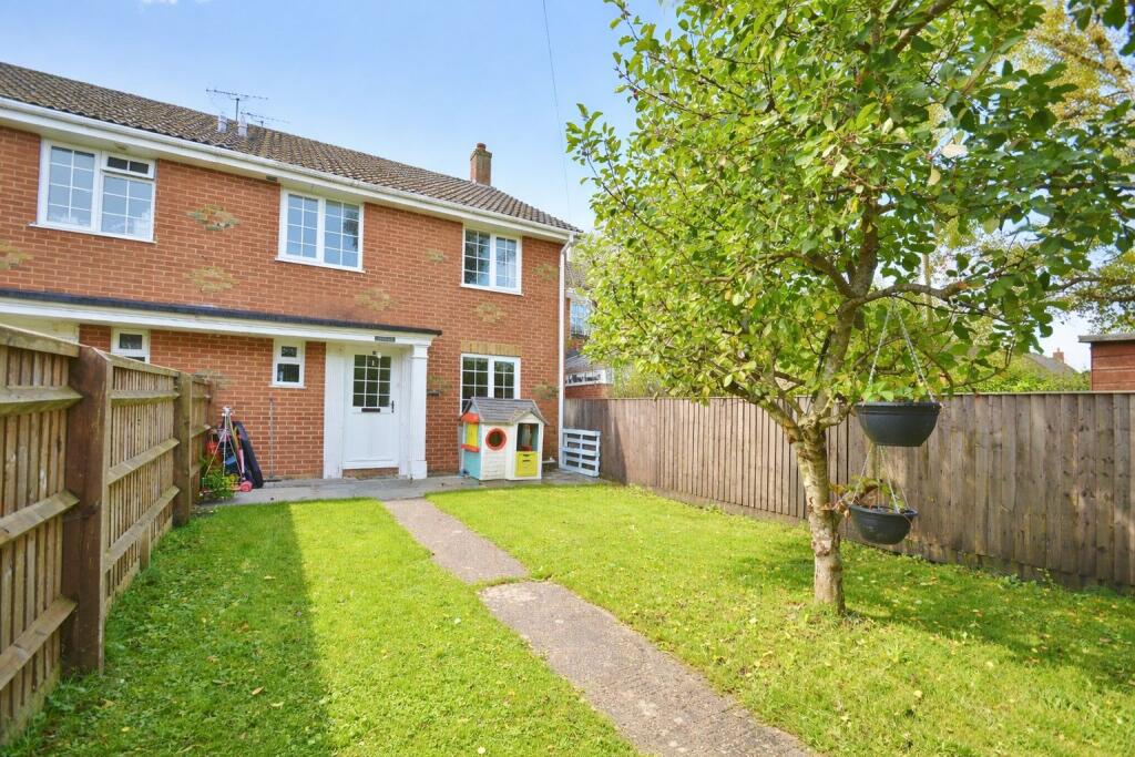 3 bedroom end of terrace house for sale in London Road, Postcombe, OX9