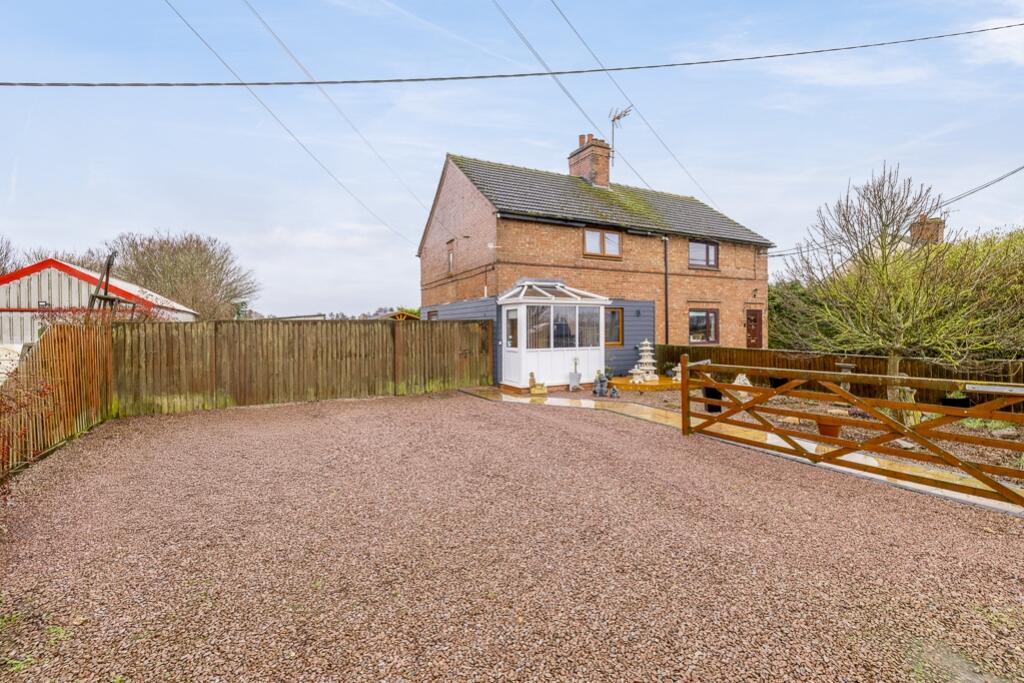3 bedroom semi-detached house for sale in Newlands Road, Surfleet ...