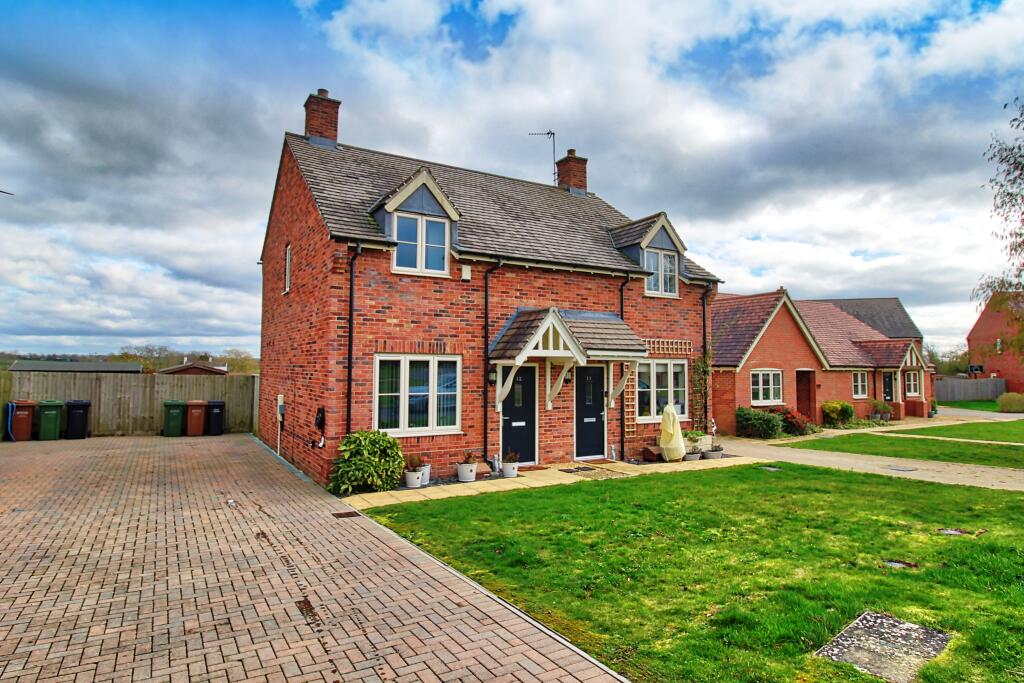 2 bedroom semi-detached house for sale in Flyford Green, Worcester, WR7