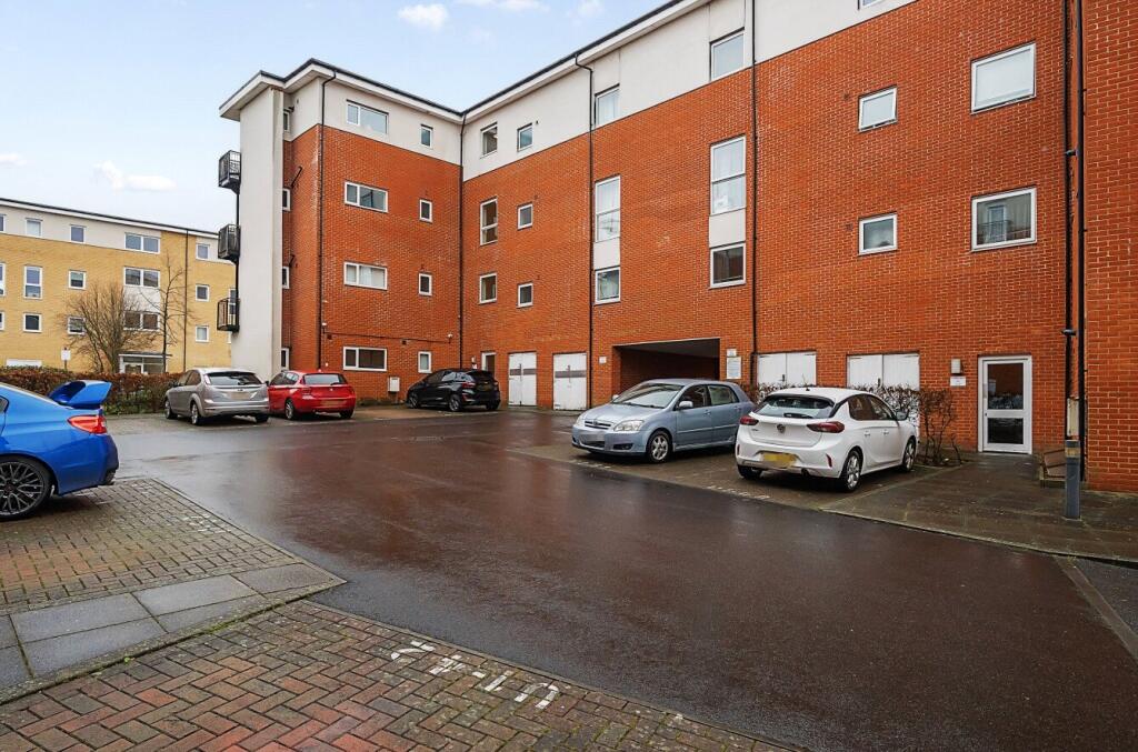 1 bedroom apartment for sale in Thorney House, Drake Way, Reading, RG2
