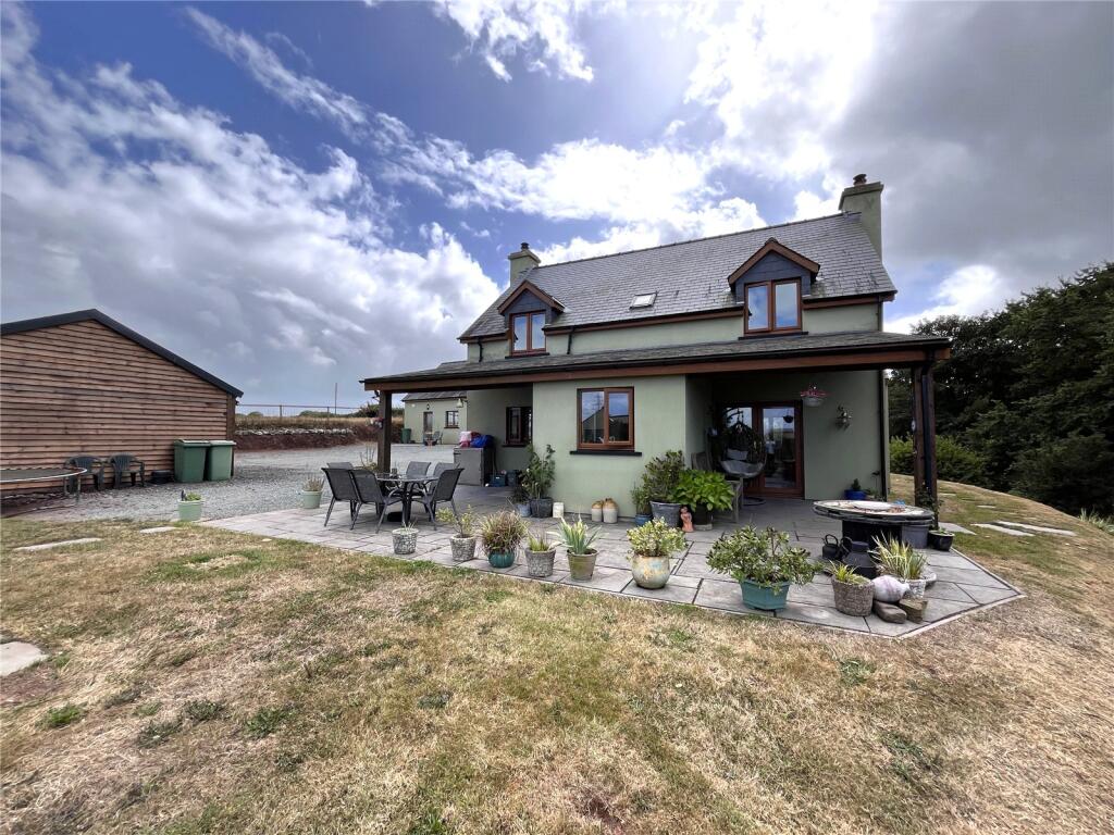 3 bedroom detached house for sale in Hundleton, Pembroke, Pembrokeshire ...
